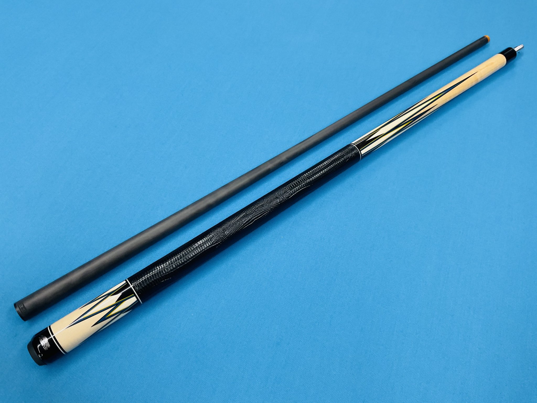 PREDATOR CUE TRUE SPLICE CURLY WITH REVO SHAFT 12.9 mm. ** LIMITED ...